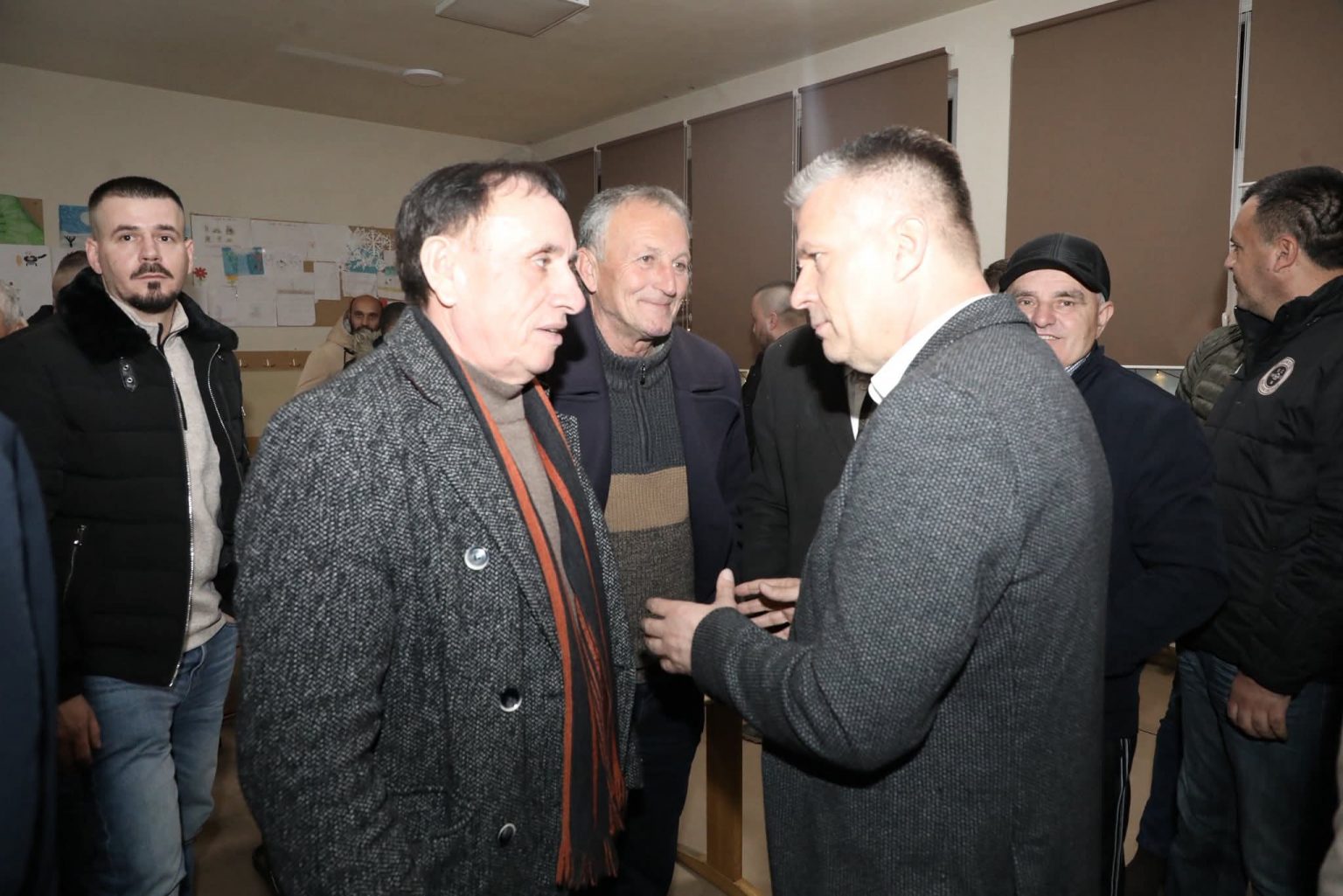 Fadil Demaku takon strukturat dhe simpatizantët e PDK-së në Drenas